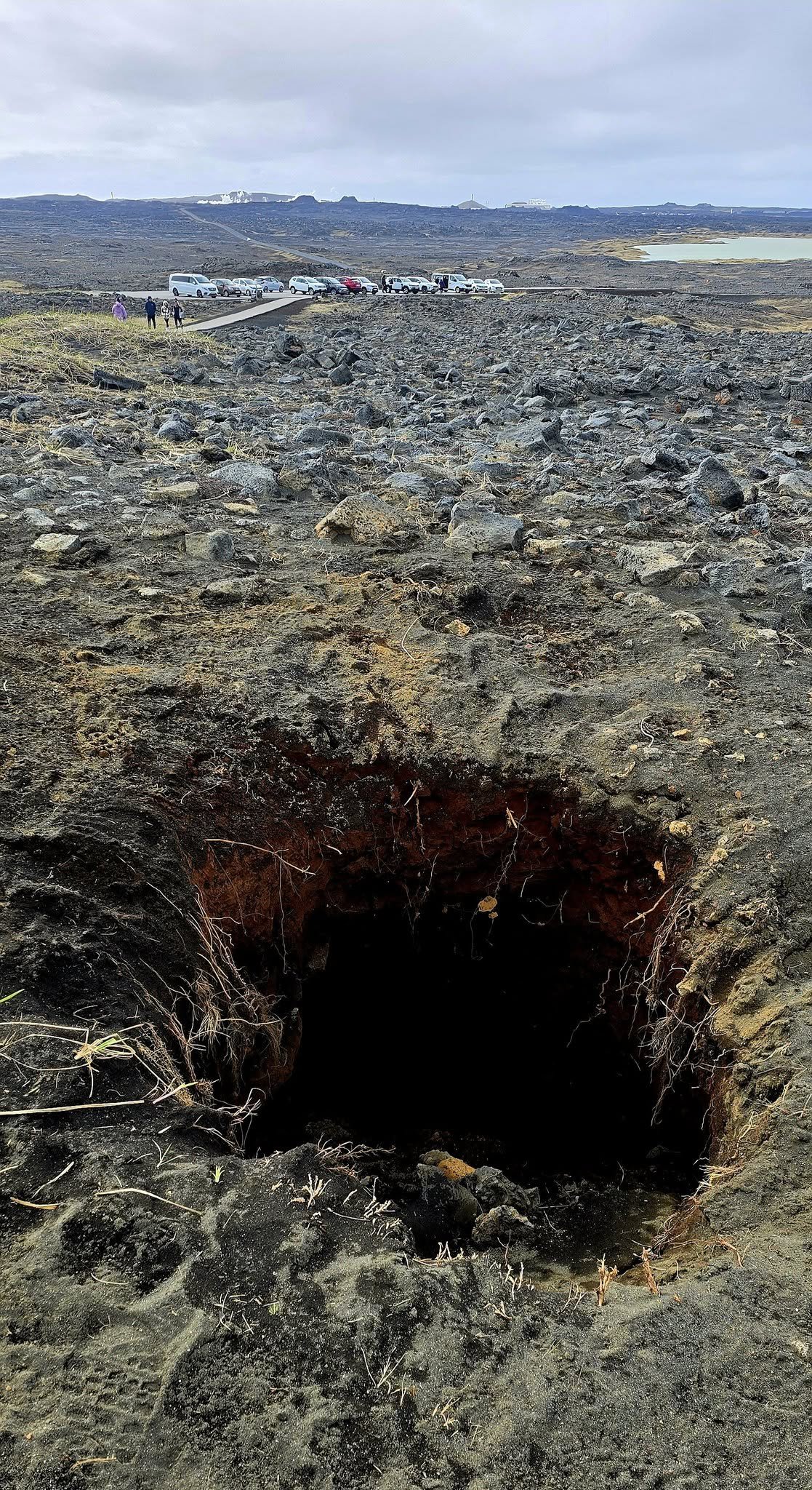 Nýjar sprungur finnast á Reykjanesi