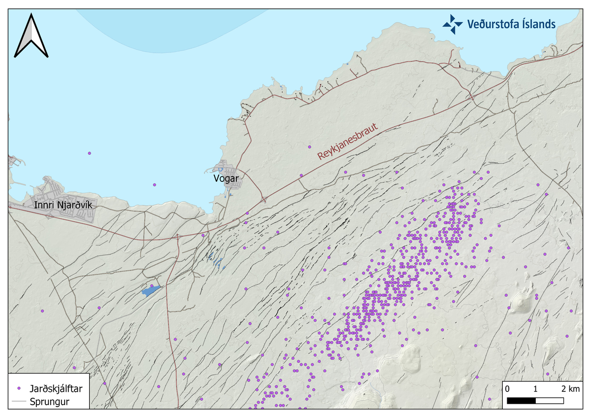 Stórir skjálftar og kvikugangur á hreyfingu