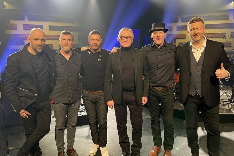 Laddi og Hljómsveit mannanna fagna sumrinu með nýju lagi